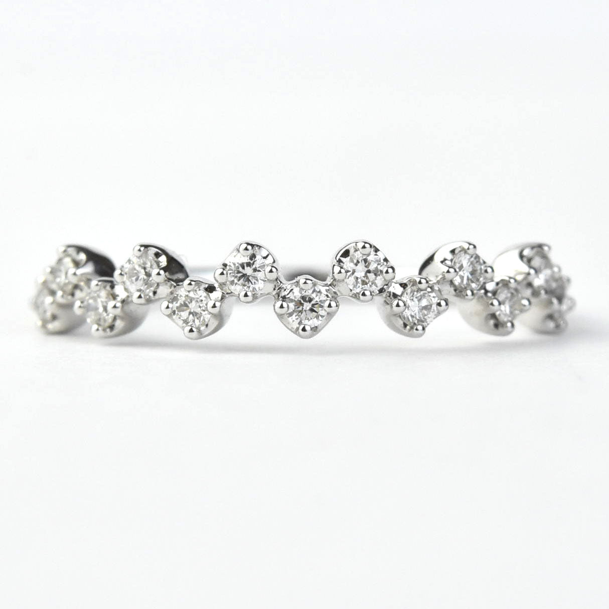 Wavy Diamond Band in 18k White Gold – Goldmakers Fine Jewelry